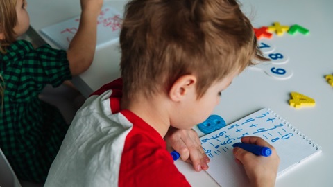 Tout savoir sur la dyscalculie: signes, causes et traitements